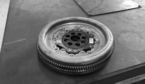 Single Mass vs Dual-Mass Flywheels - Motor Werke