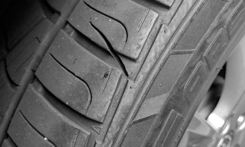 When are tires too damaged to keep? - Motor Werke